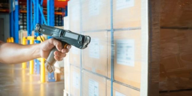 How does a warehouse smart inventory management system